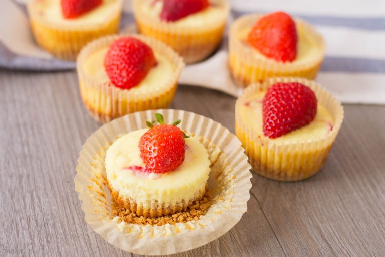 Mini Strawberry Cheesecake Bites - BubbaPie