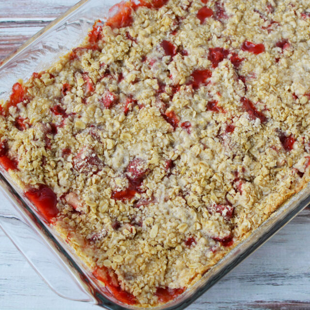 Old Fashioned Strawberry Crumble - BubbaPie
