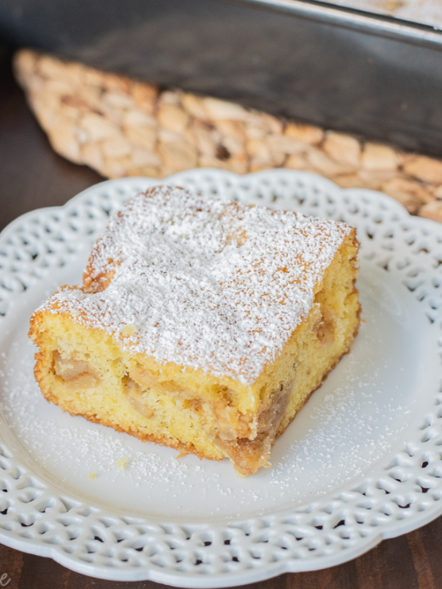 WHAT IS AN APPLE PIE CAKE? - BubbaPie