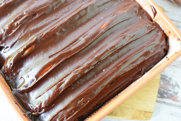 Easy Bumpy Cake Recipe - BubbaPie