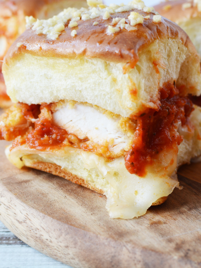 CHICKEN PARM SLIDERS - BubbaPie