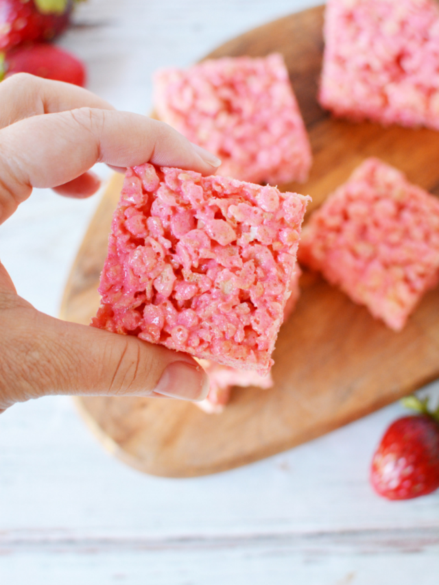 Strawberry Rice Krispies Treats - BubbaPie