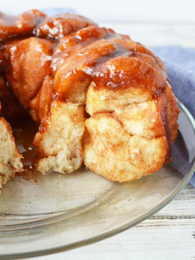 EASY EASTER MONKEY BREAD - BubbaPie