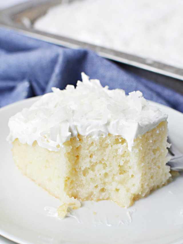 COCONUT POKE CAKE - BubbaPie