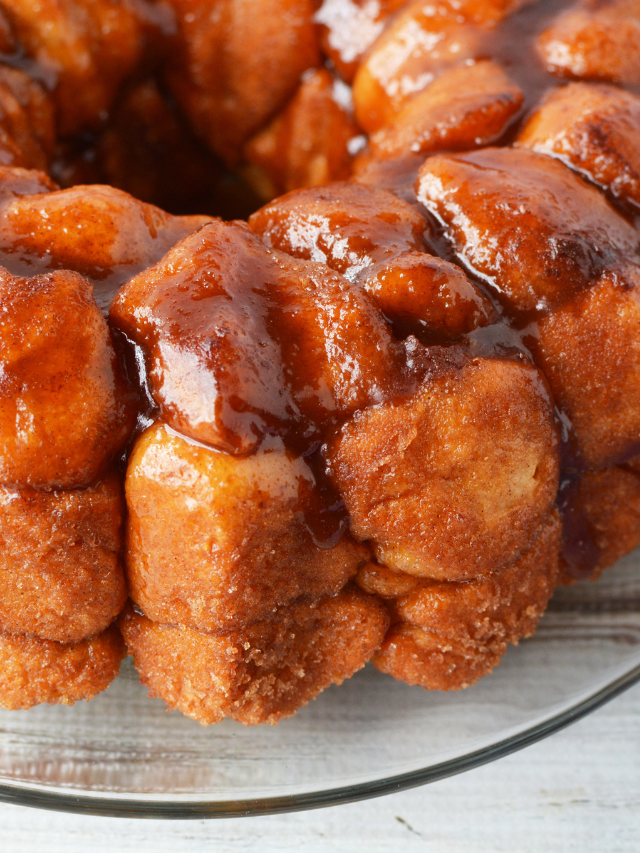 THE EASIEST MONKEY BREAD RECIPE - BubbaPie