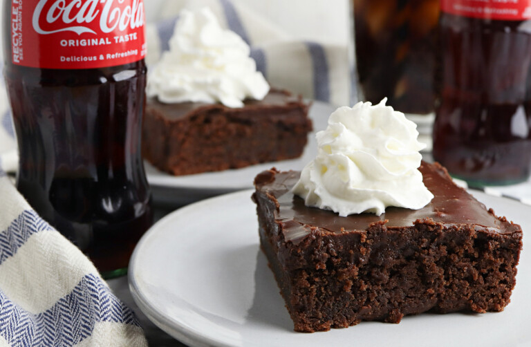 Old Fashioned Coca Cola Cake - BubbaPie